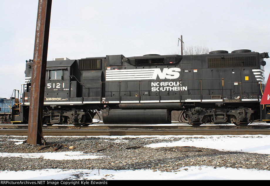 NS GP38-2 #5121